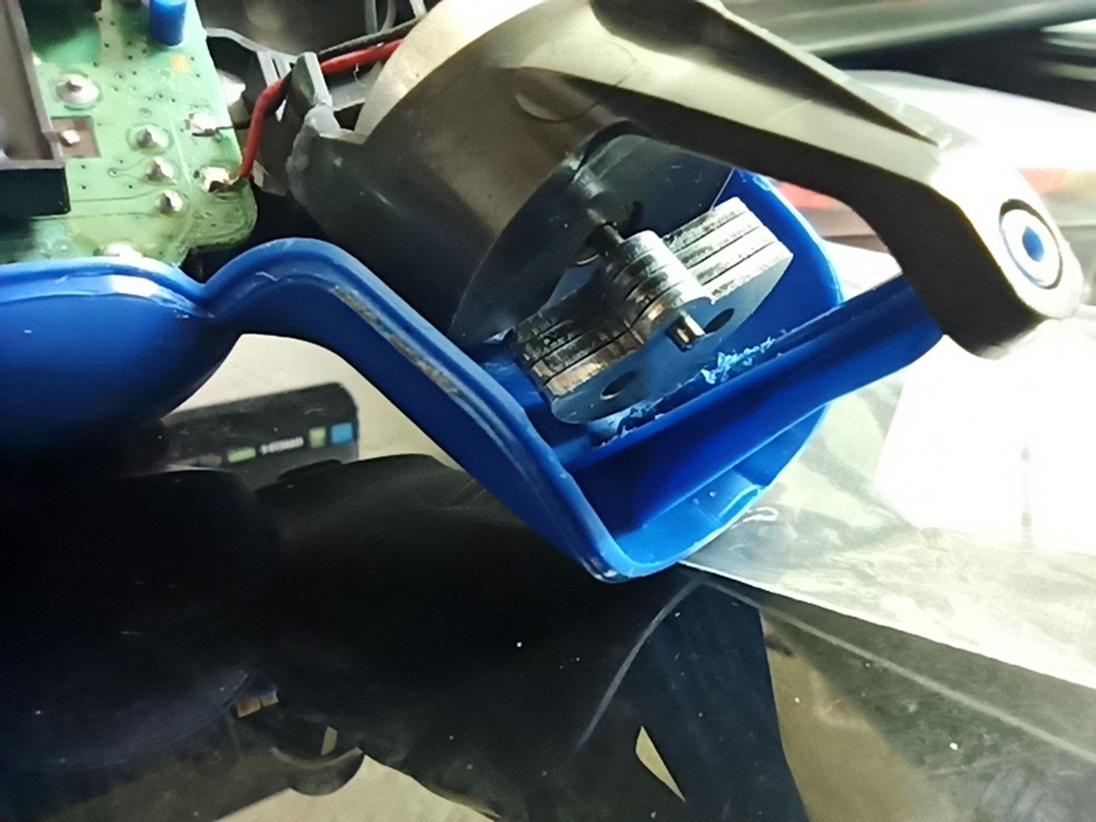 PS4 How to: repair/replace Dualshock 4 Rumble motor - Wololo.net