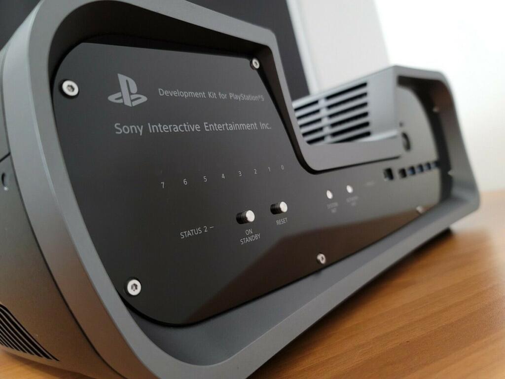 A PS5 DevKit was apparently for sale on eBay, got pulled within hours ...