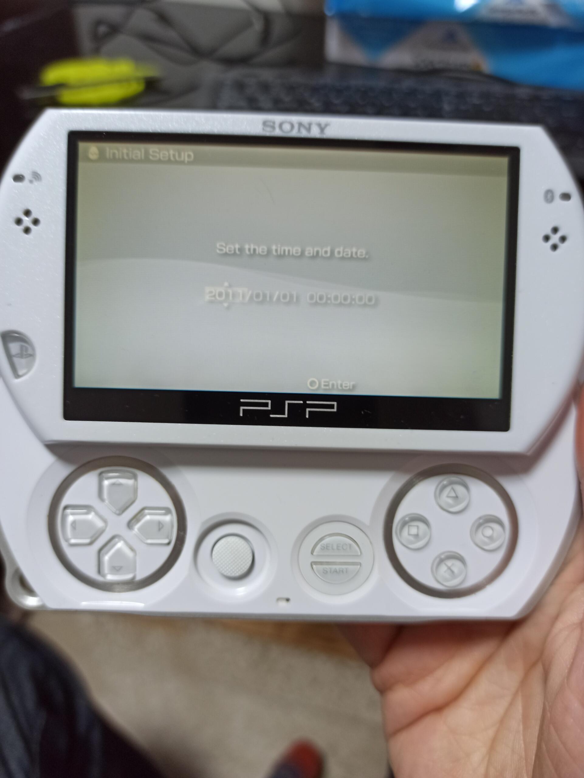 Revisiting the PSP Go, more than 10 years later... - Wololo.net